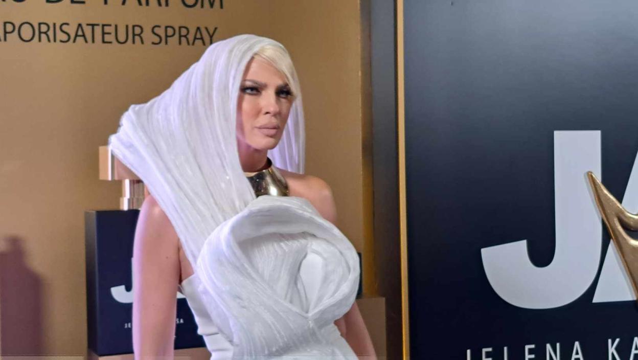 Jelena Karleuša se ponovo vratila, društvene mreže gore - pevačica se odmah oglasila - Srbija danas